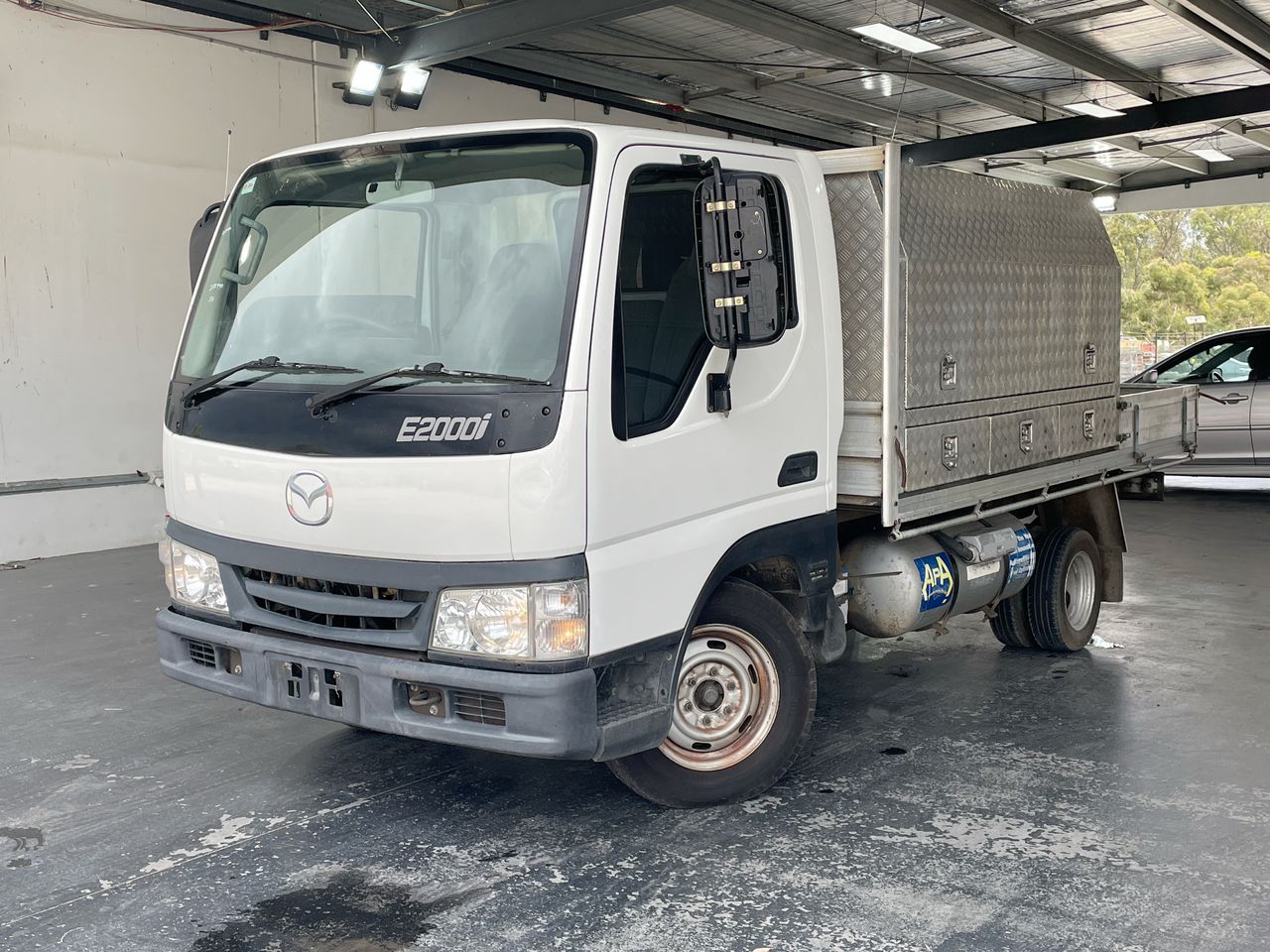 2004 Mazda E2000 Manual Cab Chassis Auction (0001-20072498) | Grays ...