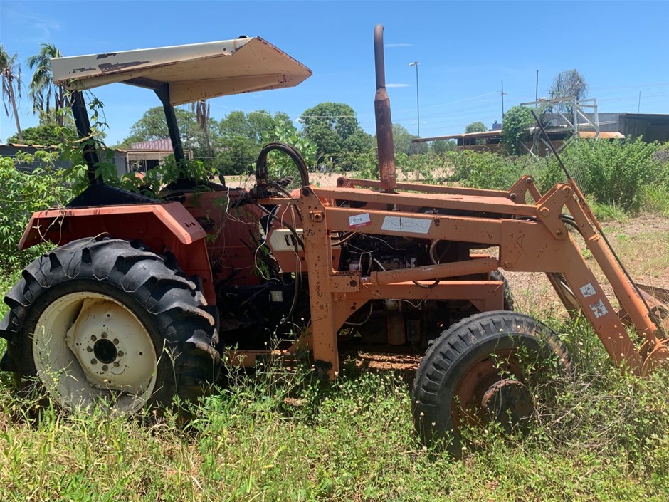 Farmliner 4 x 4 Front End Loader Tractor Auction (0120-8016732) | Grays ...
