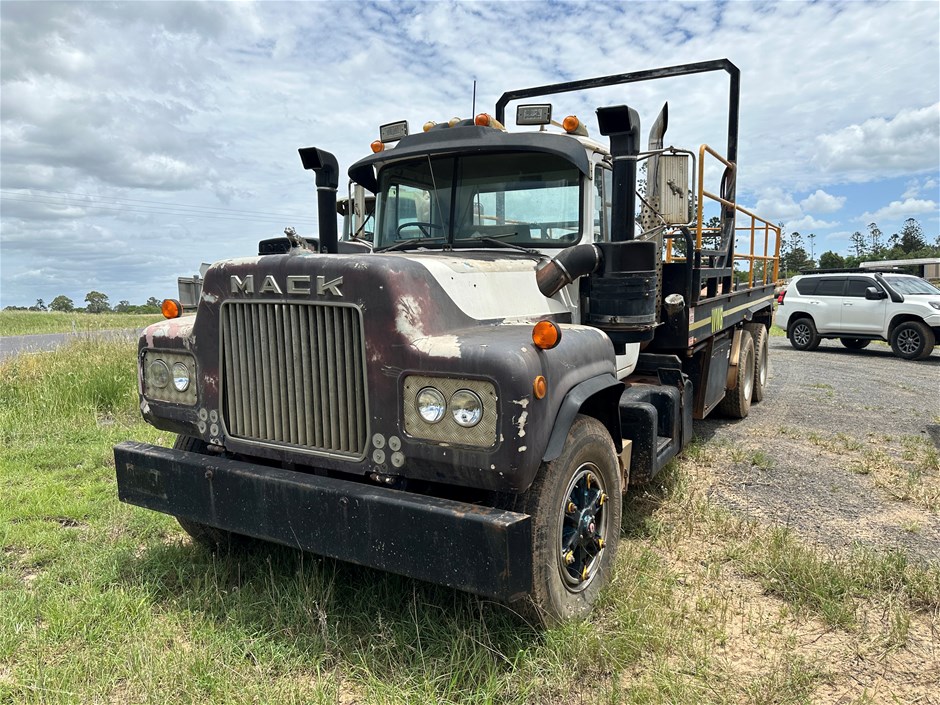 1976 Mack Tanker Truck 6 x 4 Tray Body Truck Auction (0053-7043564 ...