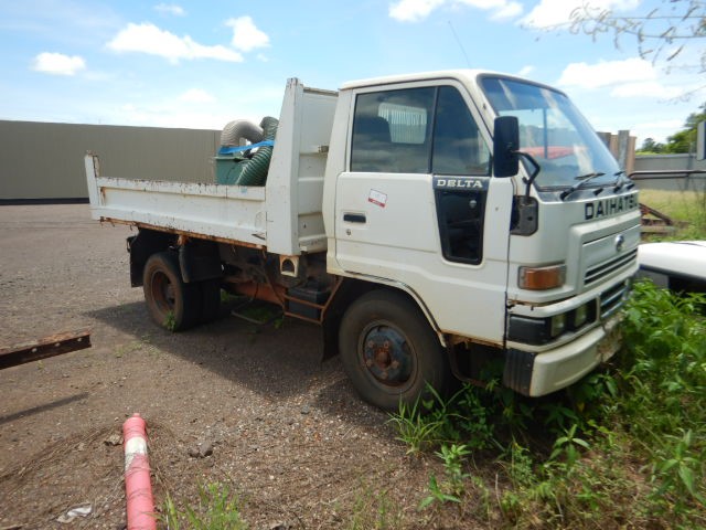 2002 Daihatsu Delta 4 x 2 Tipper Truck Auction (0017-8017045) | Grays Australia