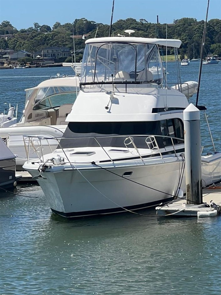 1996 Riviera 3300 Flybridge Boat, Twin 6BT Cummins T/Diesels, Shaft ...