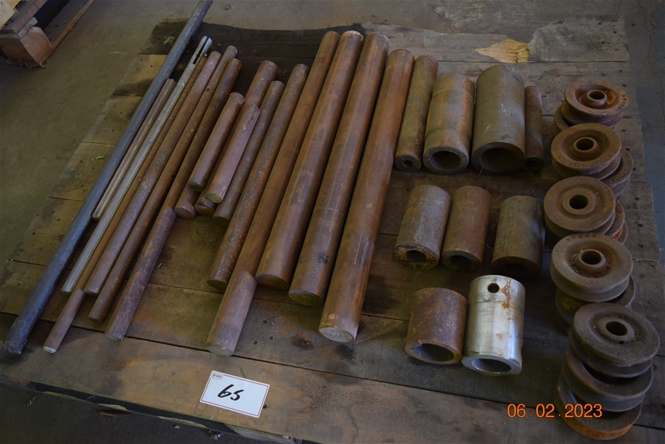Lot of 40 Offcut Sections of Solid Round Bar and Heavy Wall Pipe ...