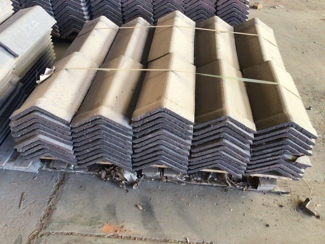 1 Pallet Of Approx 100 Ridge Capping Tiles (Bid Per Unit / Pallet ...