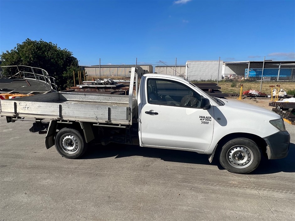 Toyota Hilux Workmate Ute Auction (0006-3024456) | Grays Australia