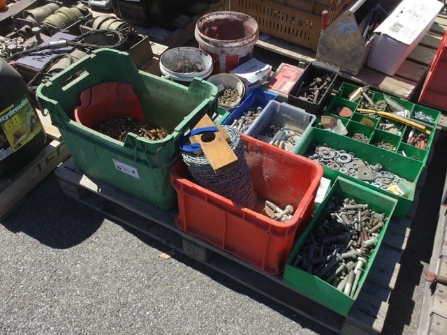 Pallet of assorted nuts and bolts Auction (0083-9038892) | Grays Australia