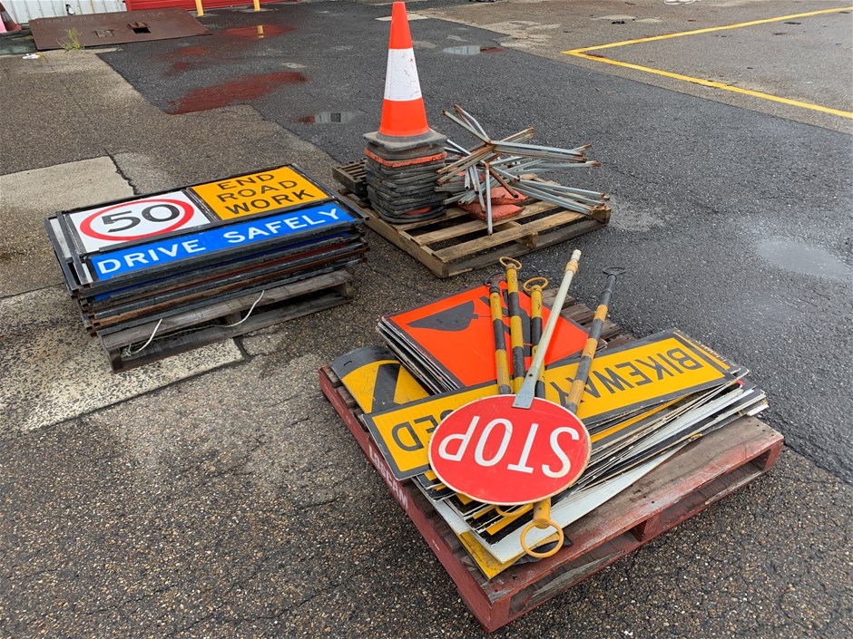Qty or Assorted Roadwork Equipment Auction (0001-7043467) | Grays Australia