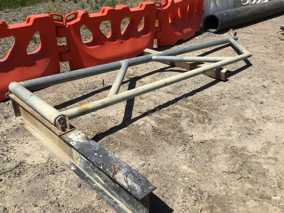 Large Fabricated Gate on Steel Beam Auction (0207-3024634) | Grays ...