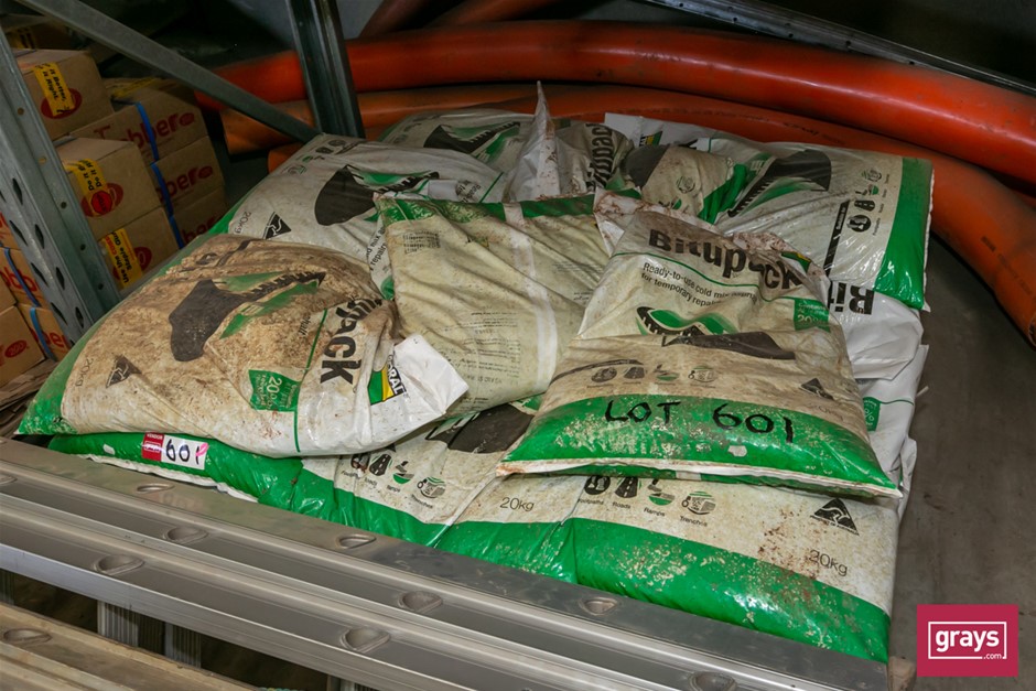 Pallet Containing Ready Mix Asphalt Auction (0118-3024608) | Grays ...