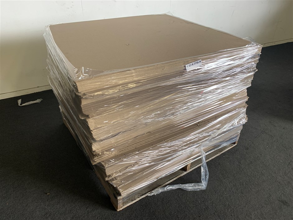 Large Qty of Cardboard Square Separators Auction (0009-7043976) | Grays ...