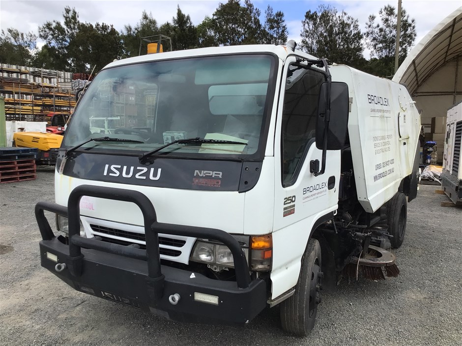 2004 Isuzu Dual Drive NPR 250 Sitec140 4 x 2 Sweeper Truck Auction ...