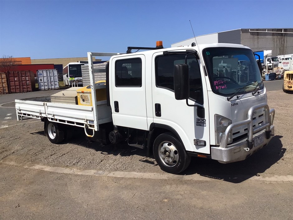 2014 Isuzu NPR 300 (4 x 2) Tray Body Truck