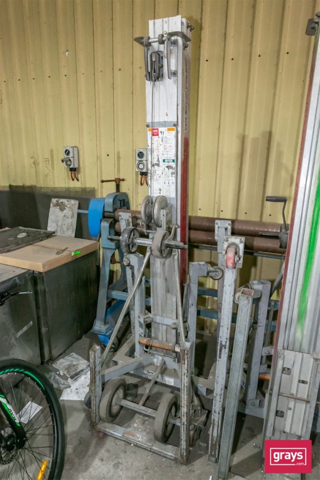 Genie Superlift Contractor SLC-18 Product Lifter Auction (0041-5052010 ...