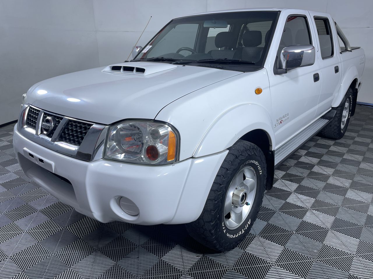 2012 Nissan Navara 4X4 ST-R D22 Turbo Diesel Manual Dual Cab Auction ...