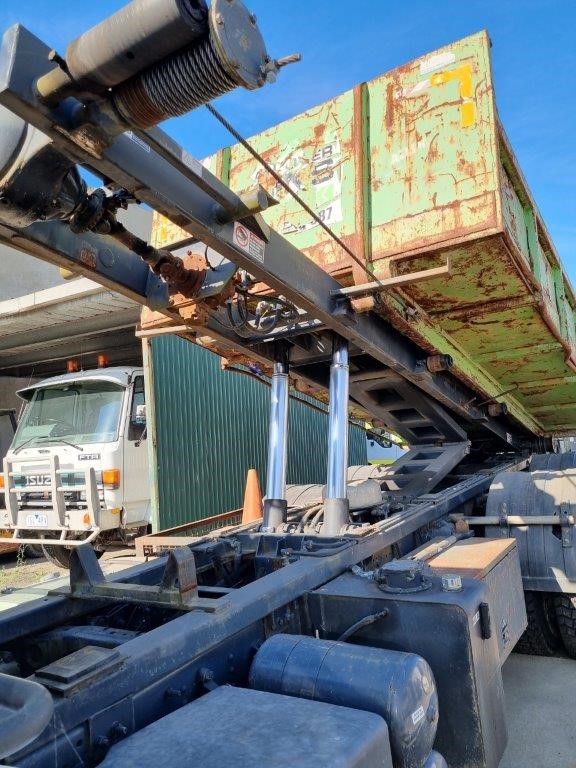 1999 Scania Bin 6 x 4 Truck Auction (0001-3025373) | Grays Australia