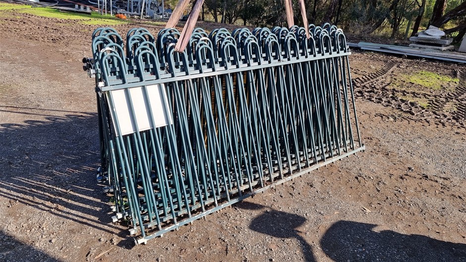 Fence Panels x 11 Plus Gate (Green) Auction (0062-3025380) | Grays ...