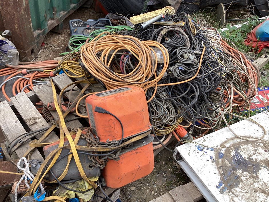 Elephant Chain Co Electric Block And Tackle And Contents Of Skid ...