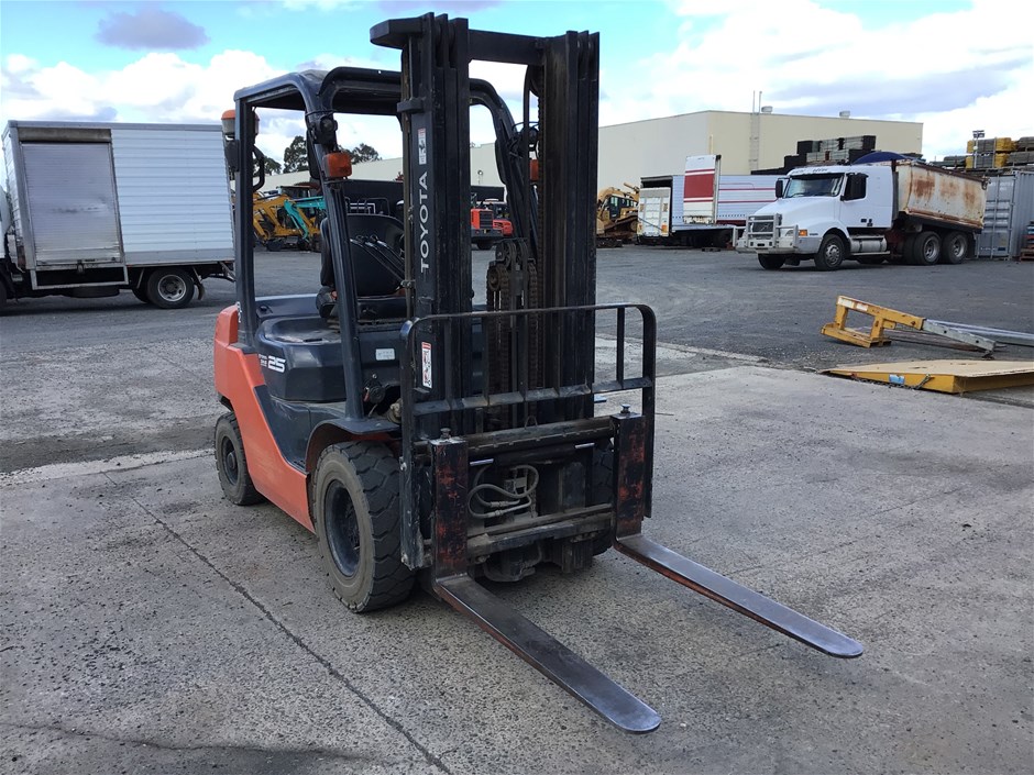 Toyota 62-8FD25 Counterbalance Forklift Auction (0008-5053037) | Grays ...