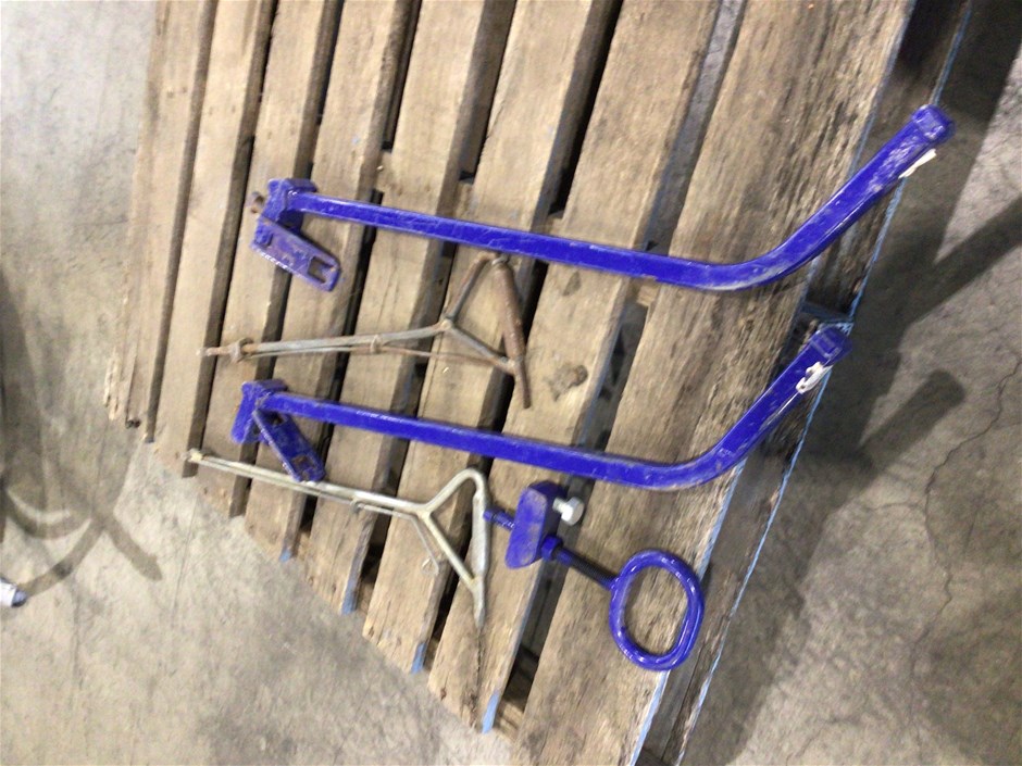 Pit Lifting and Gatic Lid Lifters Auction (0021-8017282) | Grays Australia