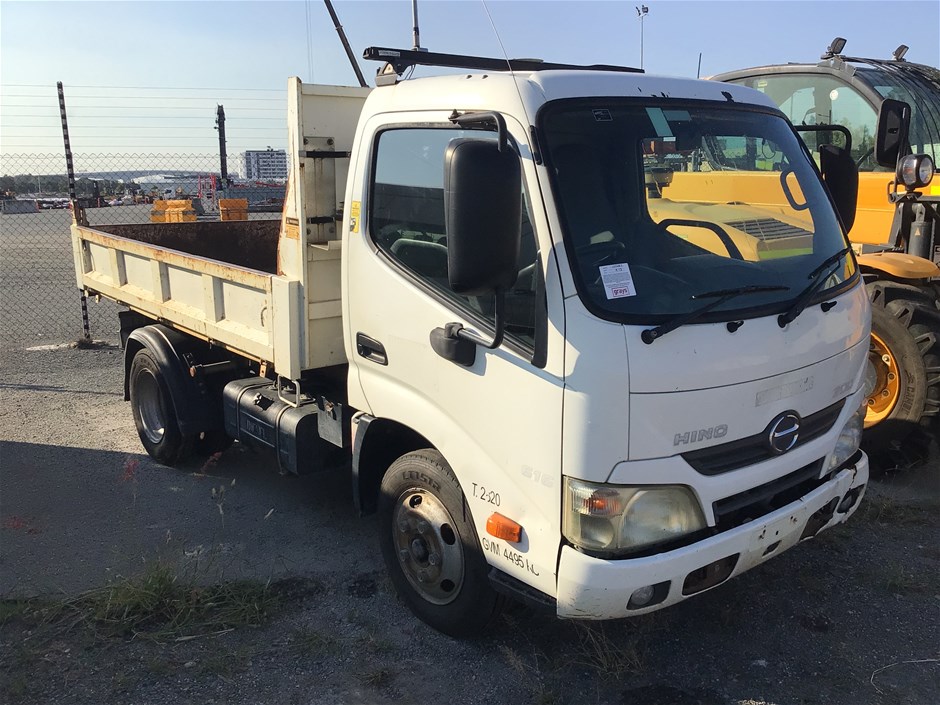 2012 HINO 300 4 x 2 Tipper Truck Auction (0002-7045357) | Grays Australia