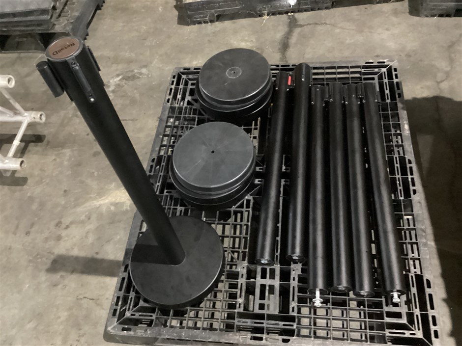 Retail D Retractable Posts, Qty x 7 Auction (0040-8017308) | Grays ...