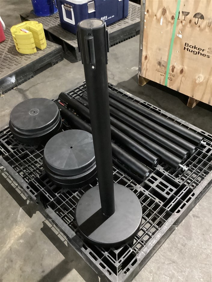 Retail D Retractable Posts, Qty x 6 Auction (0039-8017308) | Grays ...