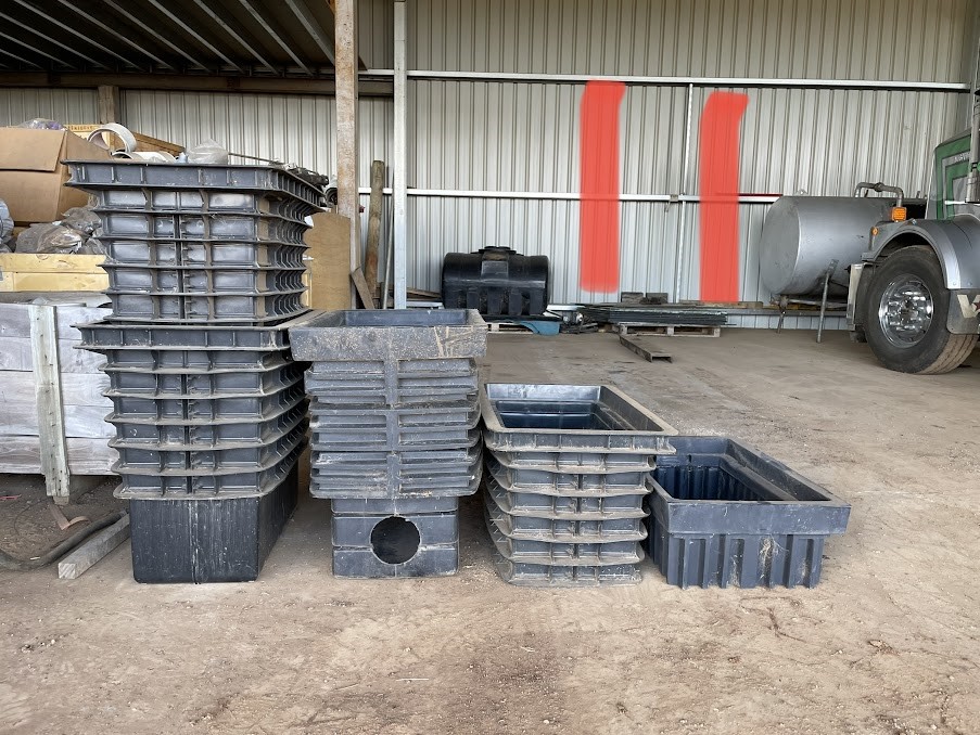 Assorted Rectangle PVC Pits x 3, Frames x 2 Auction (0011-3025656 ...