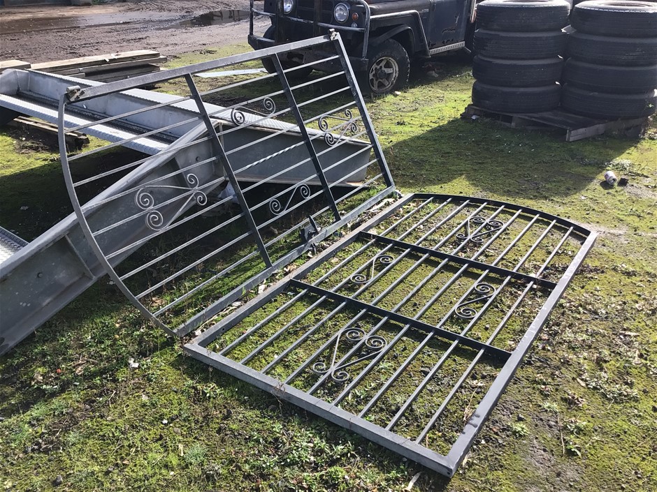 2 x Fabricated Galvanised Steel Gates Auction (0010-3025626) | Grays ...