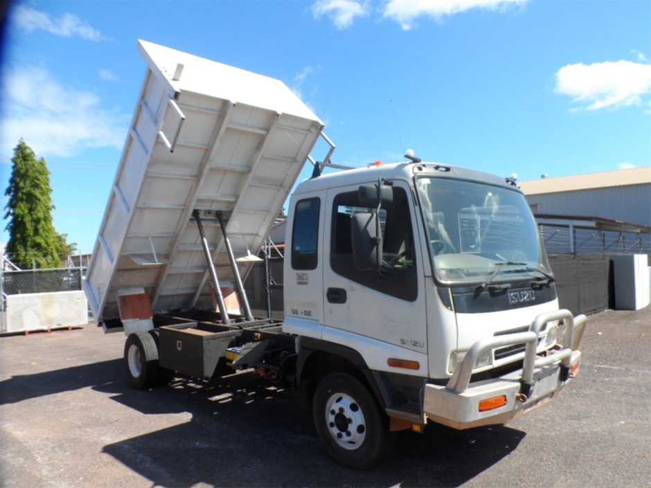 2005 Isuzu FRR550 4 x 2 Tipper Truck Auction (0001-8017696) | Grays Australia