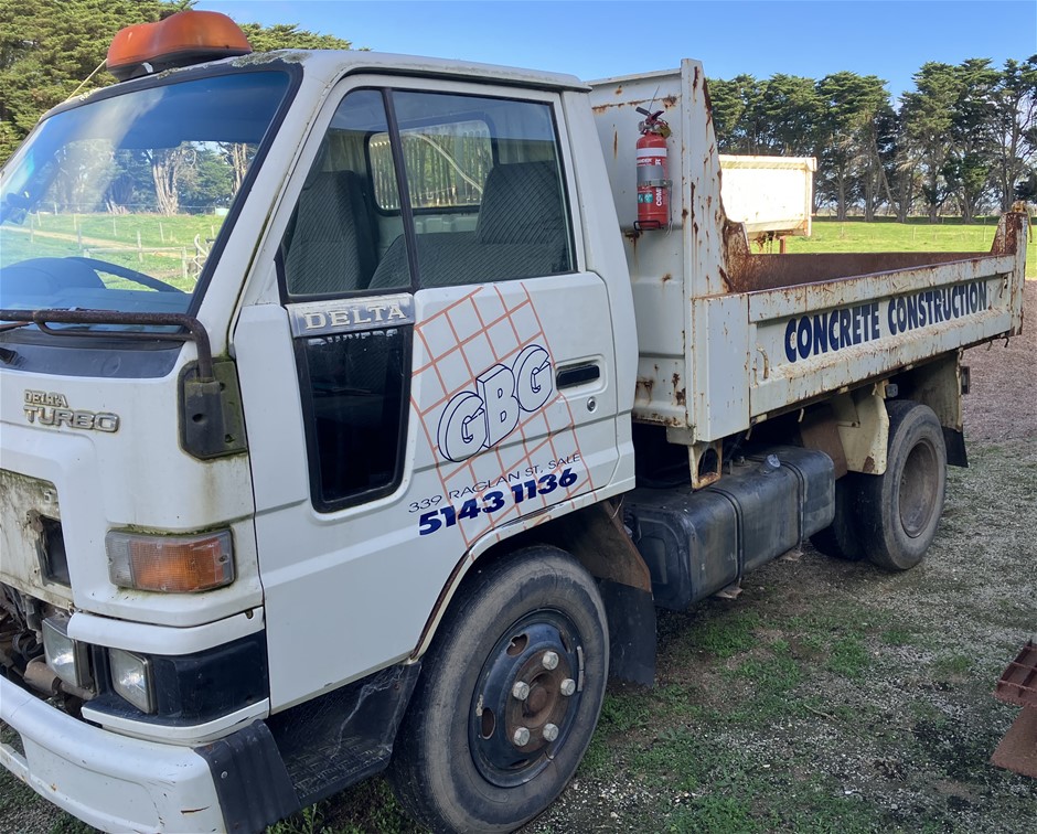 2005 Daihatsu Delta 4 x 2 Tipper Truck Auction (0006-3025277) | Grays Australia