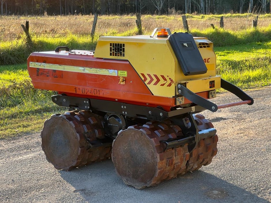 2011 Dynapac LP8504 Trench Pad Foot Roller Auction (0181-5052882 ...