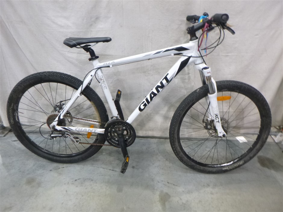 Giant ATX Mountain Bike Auction (0006-9042442) | Grays Australia