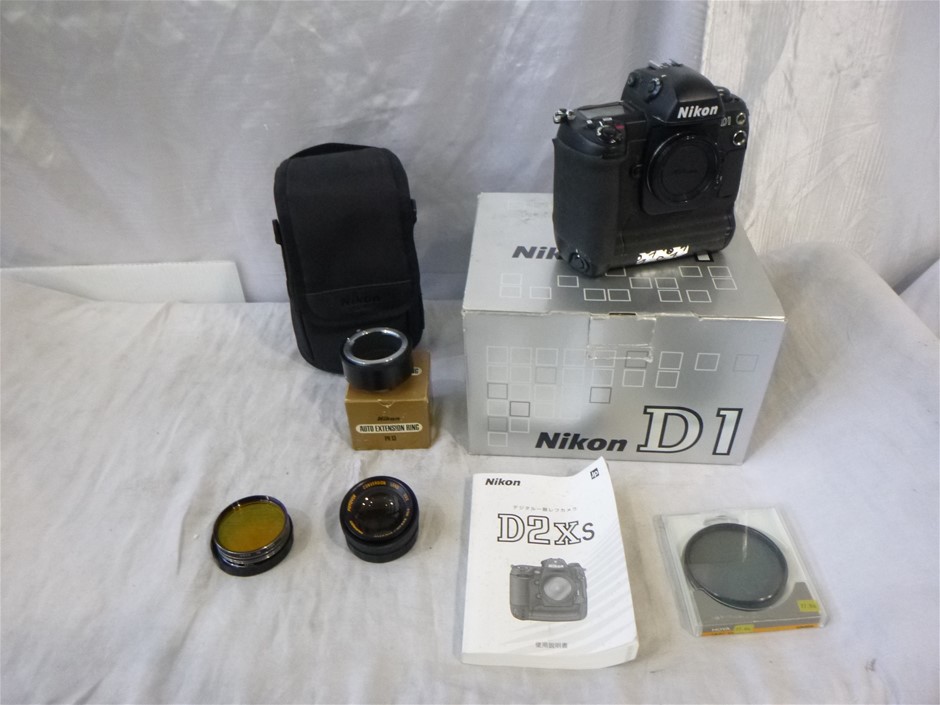 Bulk Lot Of Assorted Nikon Camera & Accessories Auction (0073-5054257 ...