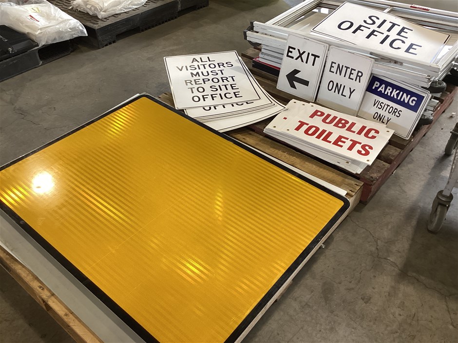 Quantity of Assorted Sized Signage, Auction (0041-8017497) | Grays ...