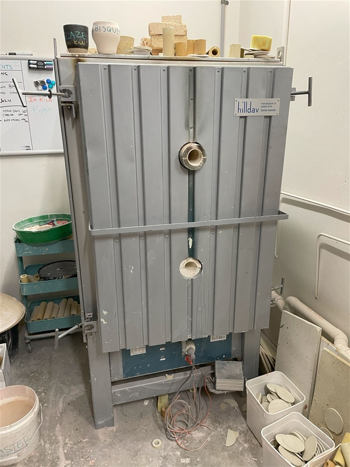 HILLDAV INDUSTRIES Pottery kiln & HARCO ELECTRONICS N6 kiln controller ...