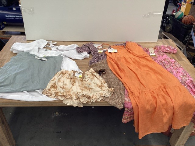 Approx 7 Items Of Ladies Clothing Auction (0109-9046374) | Grays Australia