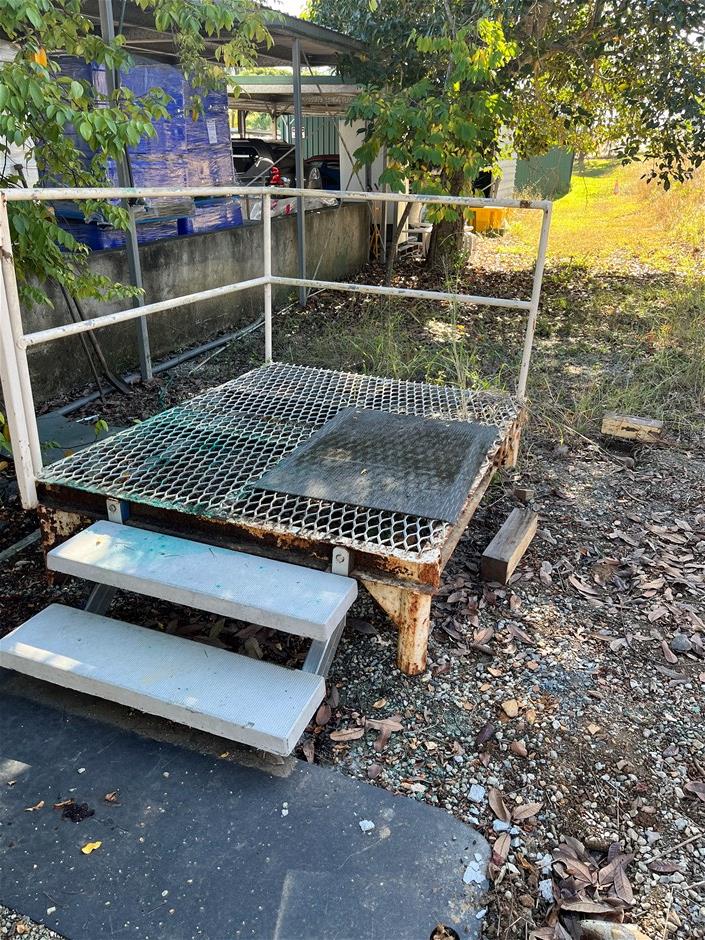 Donga Steps Auction (0005-7046698) | Grays Australia