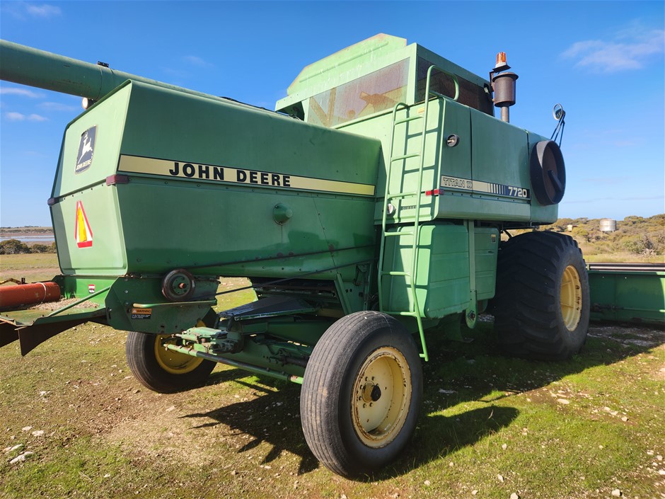 1988 John Deere Titan 2 770 Header (26FT Open Front) Auction (0001 ...