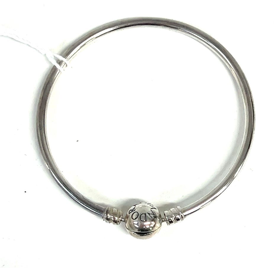 Pandora Sterling Silver Bangle With Ball Clasp Auction (0128-2554951 ...