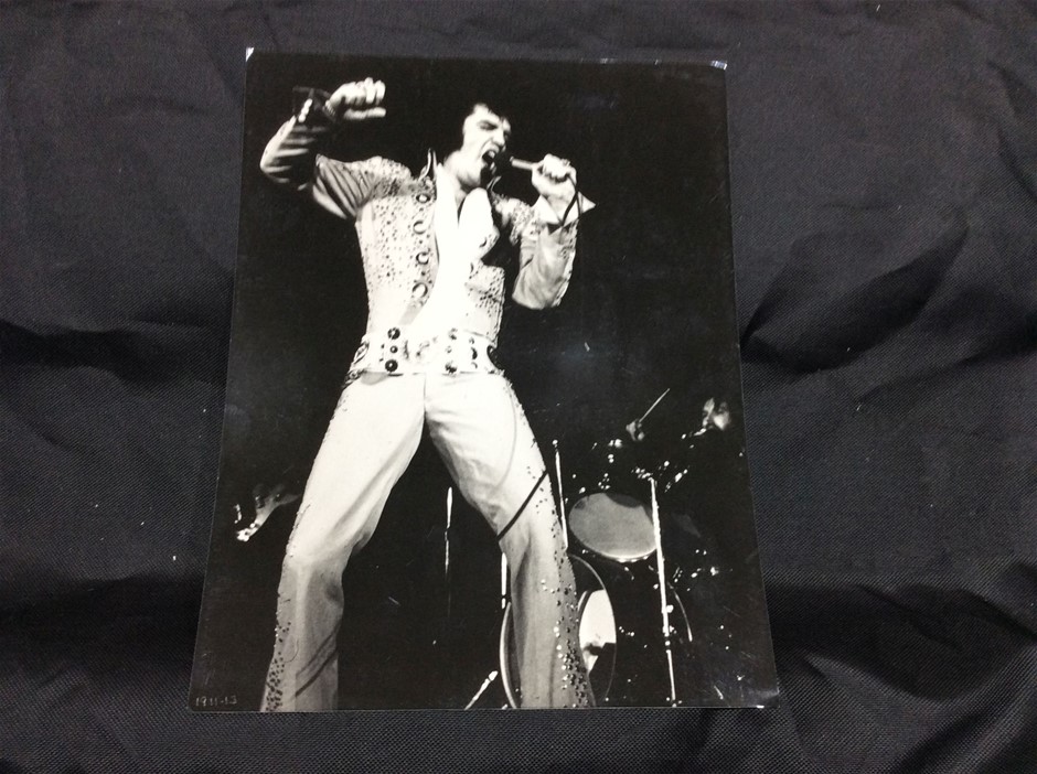 30 x Photographs from Films incl: Robin Williams, Michael Cain & More ...