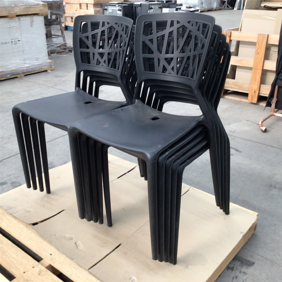9 x Black Plastic Cafe Style Chairs Auction (0018-3026929) | Grays ...