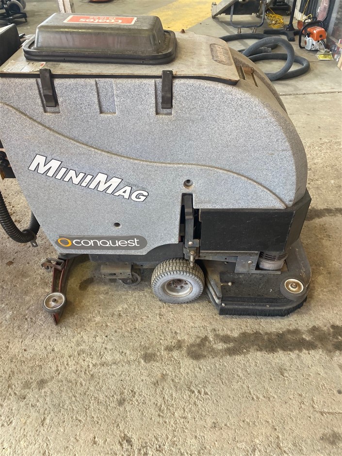 TOMCAT MINIMAG Scrubber - Self Propelled - Large - Battery - Greener ...