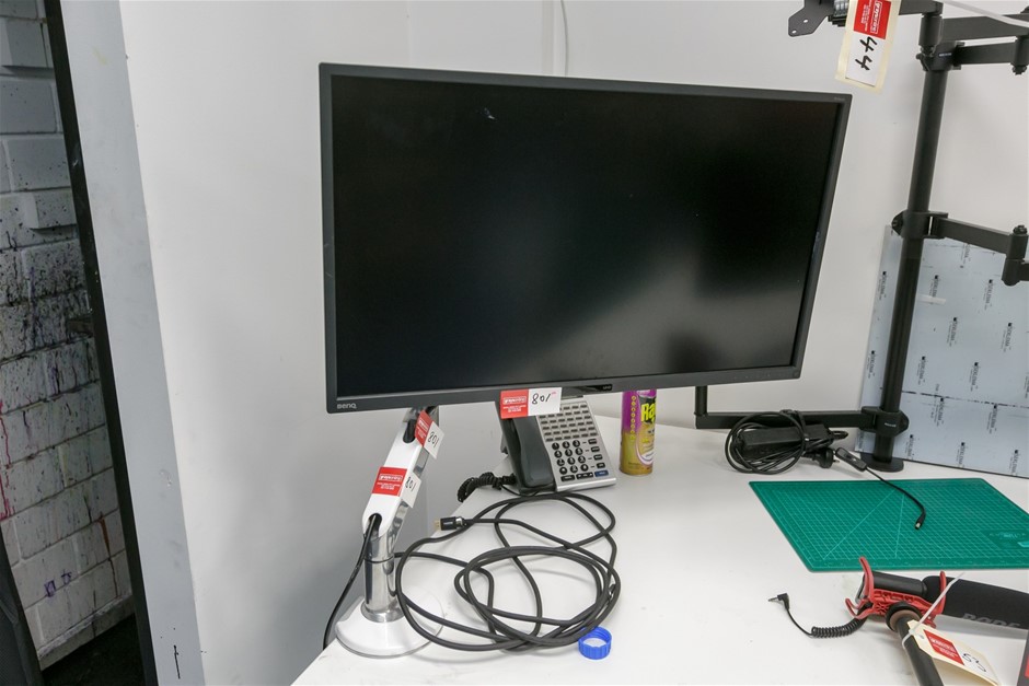 9/2020 Benq VHD PD3200VT Flat Screen Monitor on Articulated Arm Mount