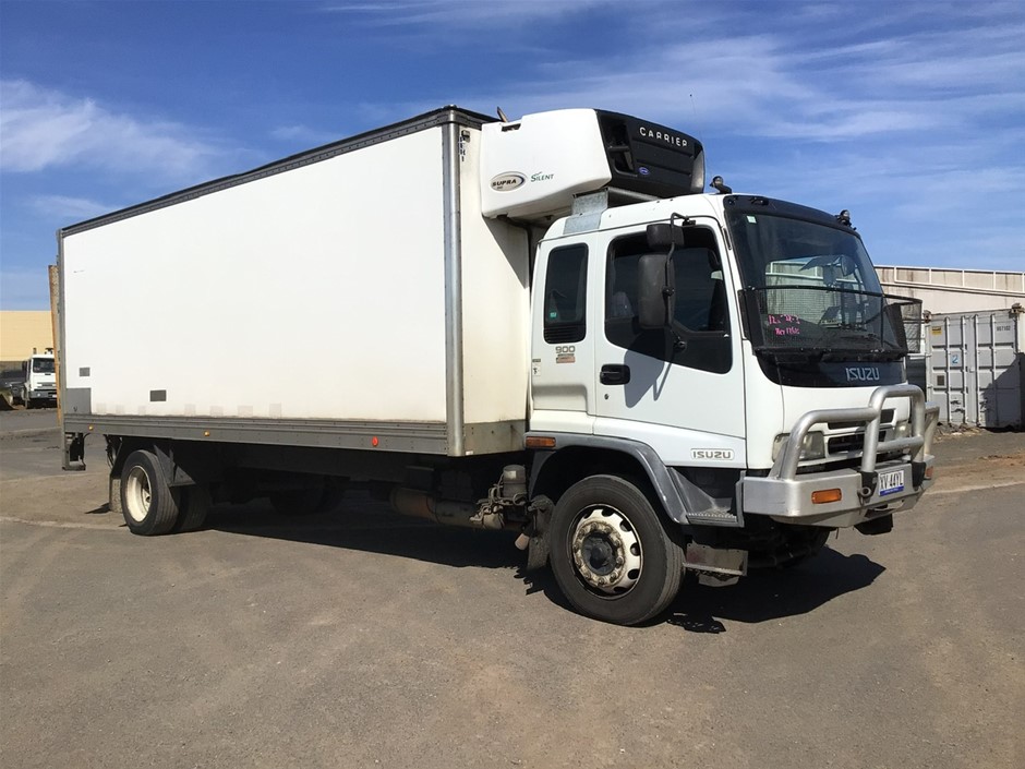 2006 Isuzu FTR 900 Long 4 x 2 Refrigerated Body Truck Auction (0001 ...
