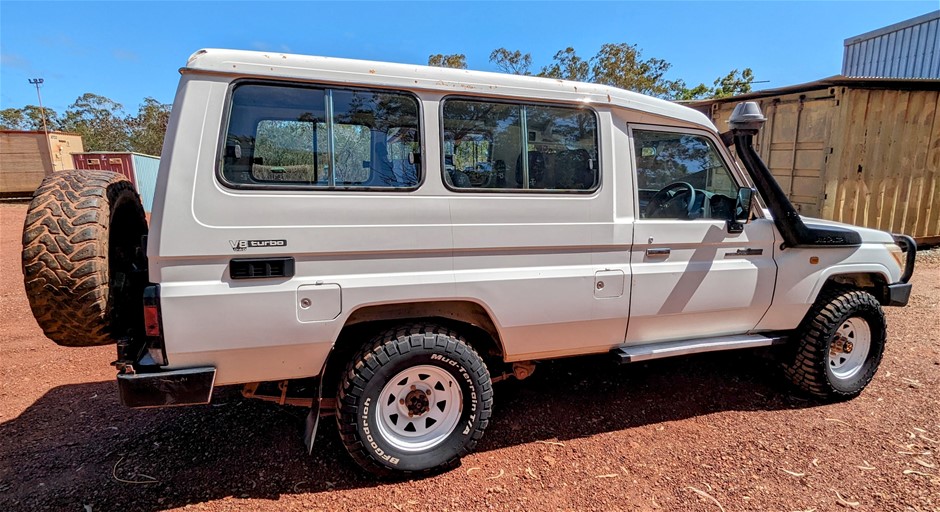 2010 Toyota Troop Carrier GXL 4WD Manual Wagon Auction (0003-8017947 ...