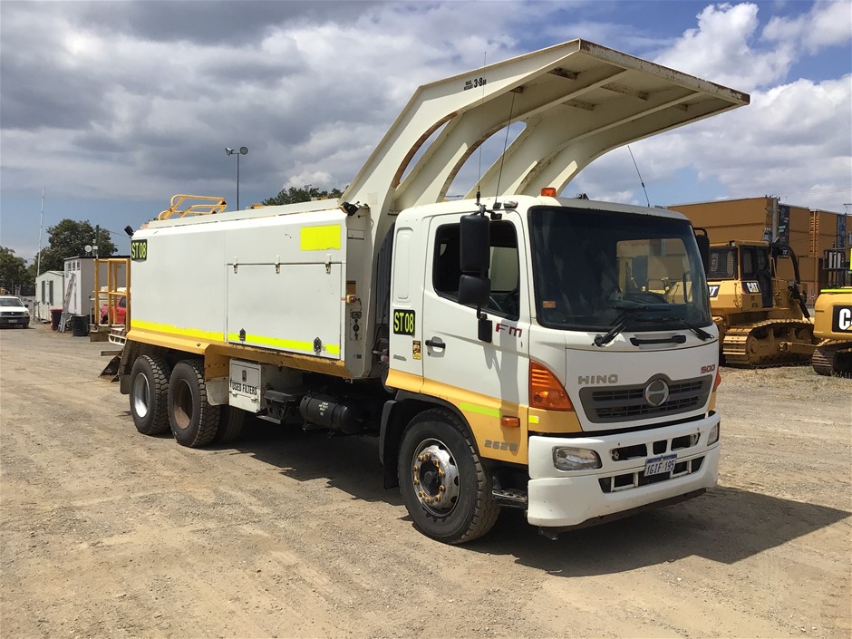 2011 Hino FM 500 6 x 4 Service Truck (AES 6700 Service Module) Auction ...