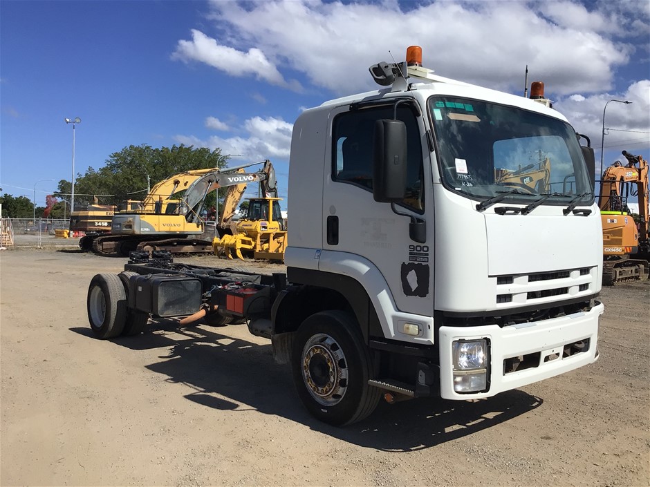 2008 Isuzu FTR 4 x 2 Cab Chassis Truck Auction (0001-7047768) | Grays ...