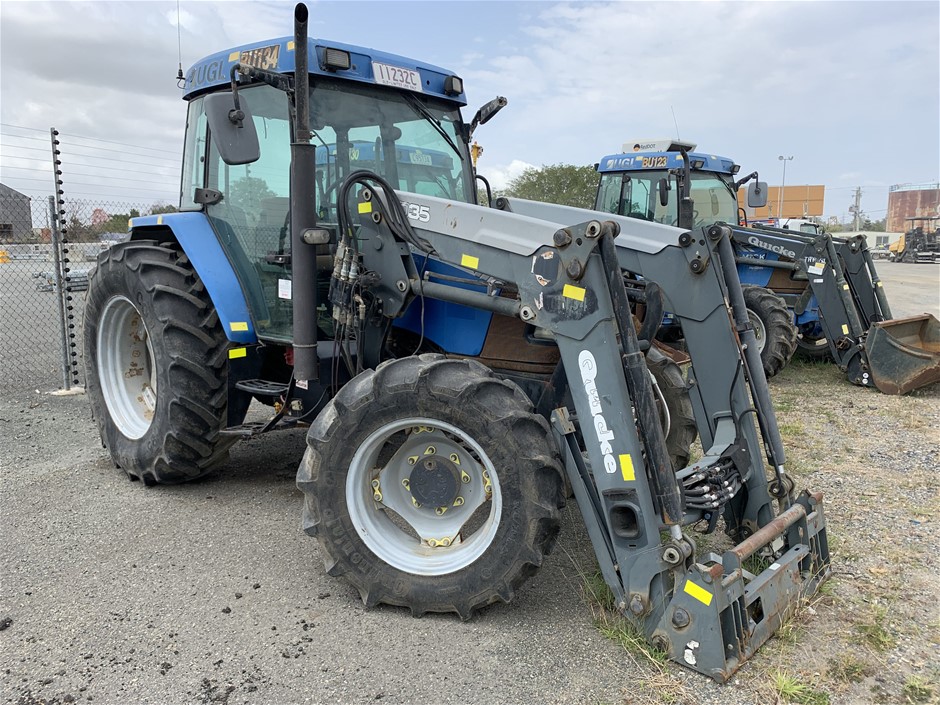 McCormick CX105 Tractor (2419 Hours) Auction (0008-7047591) | Grays ...