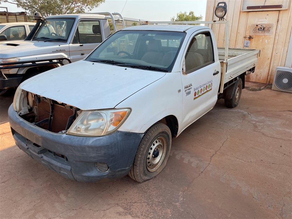 2008 Toyota Hilux Work Mate RWD Manual Ute Auction (0001-8018003 ...
