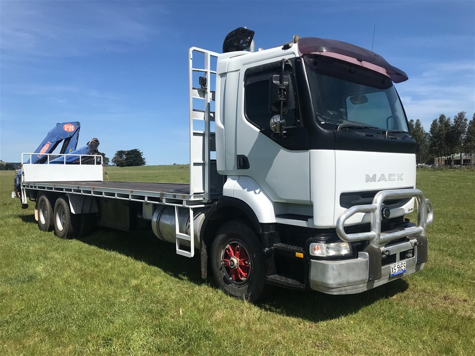 2002 Mack Quantum 6 x 4 Crane Truck Auction (0003-8018001) | Grays ...