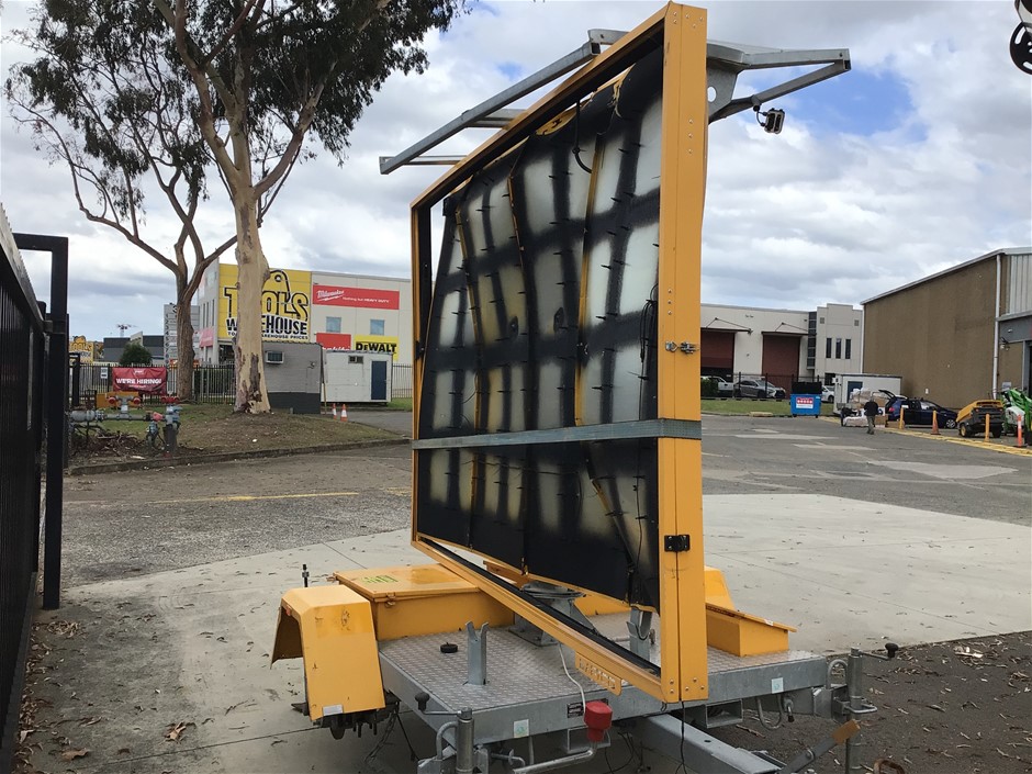 2019 Bartco Single Axle Variable Message Sign Trailer Auction (0039 ...